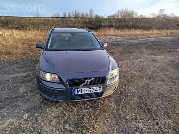 Grey Volvo V50 2005 in Jelgava, with an engine capacity of 2.00 L and mileage of 294 thousand km for 1500 €, photo 1 on AUTOMOTO.COM.LV
