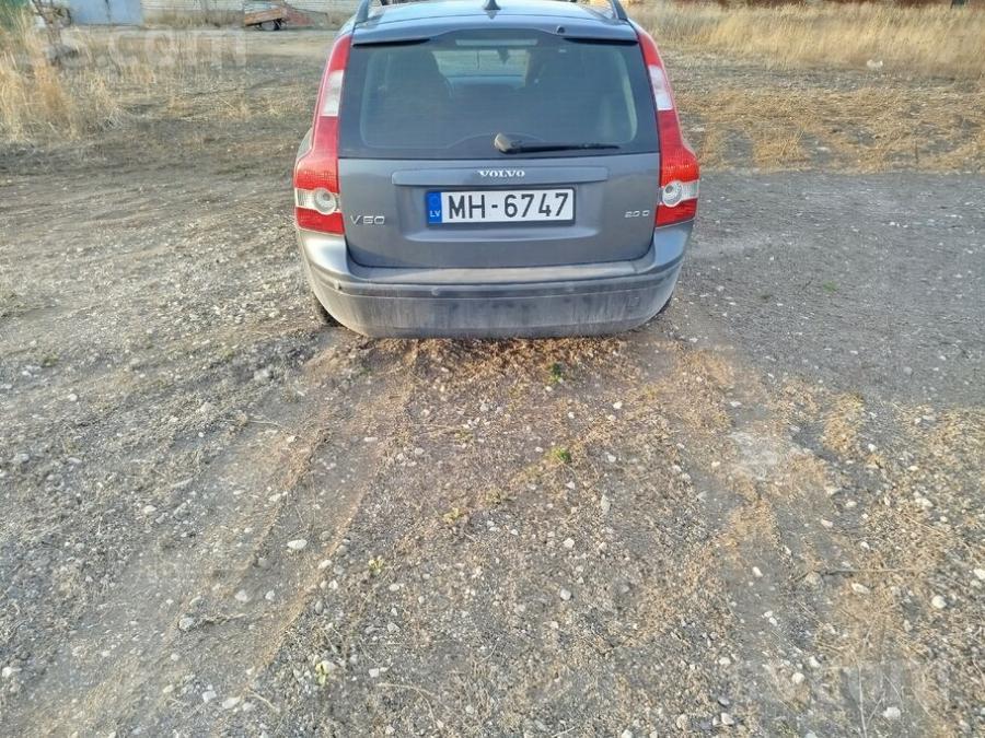 Серый Вольво В50 2005 в Елгава, объемом двигателя 2.00 л и пробегом 294 тыс. км за 1500 €, фото 5 на AUTOMOTO.COM.LV