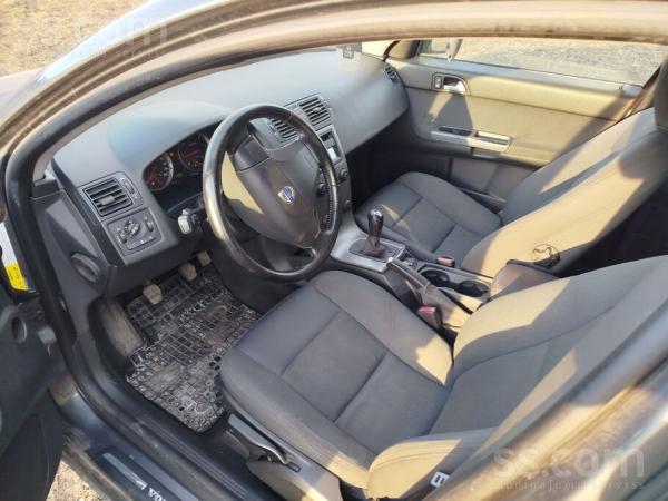Grey Volvo V50 2005 in Jelgava, with an engine capacity of 2.00 L and mileage of 294 thousand km for 1500 €, photo 7 on AUTOMOTO.COM.LV