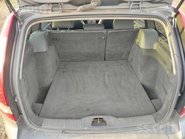 Grey Volvo V50 2005 in Jelgava, with an engine capacity of 2.00 L and mileage of 294 thousand km for 1500 €, photo 8 on AUTOMOTO.COM.LV