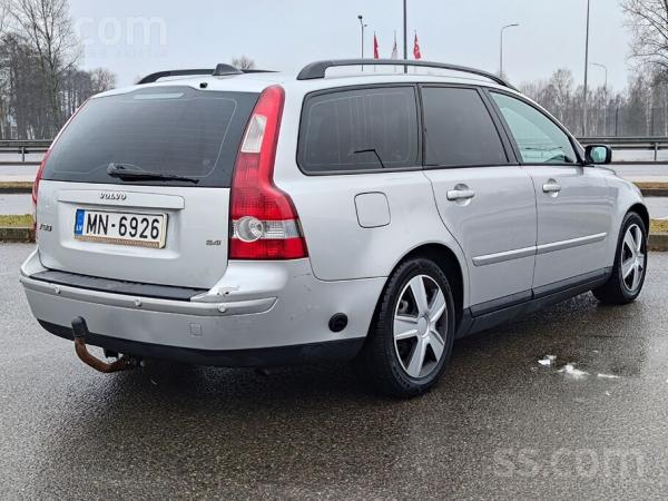 Pelēks Volvo V50 2005 Rīga, ar dzinēja tilpumu 2.40 L un nobraukumu 415 tūkst. km par 775 €, foto 3 vietnē AUTOMOTO.COM.LV