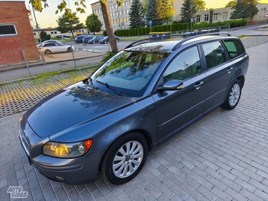 Pelēks Volvo V50 2005 Tauragė, ar dzinēja tilpumu 2.00 L un nobraukumu 368 tūkst. km par 1580 €, foto 1 vietnē AUTOMOTO.COM.LV