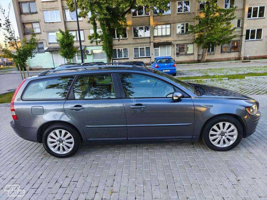 Pelēks Volvo V50 2005 Tauragė, ar dzinēja tilpumu 2.00 L un nobraukumu 368 tūkst. km par 1580 €, foto 9 vietnē AUTOMOTO.COM.LV