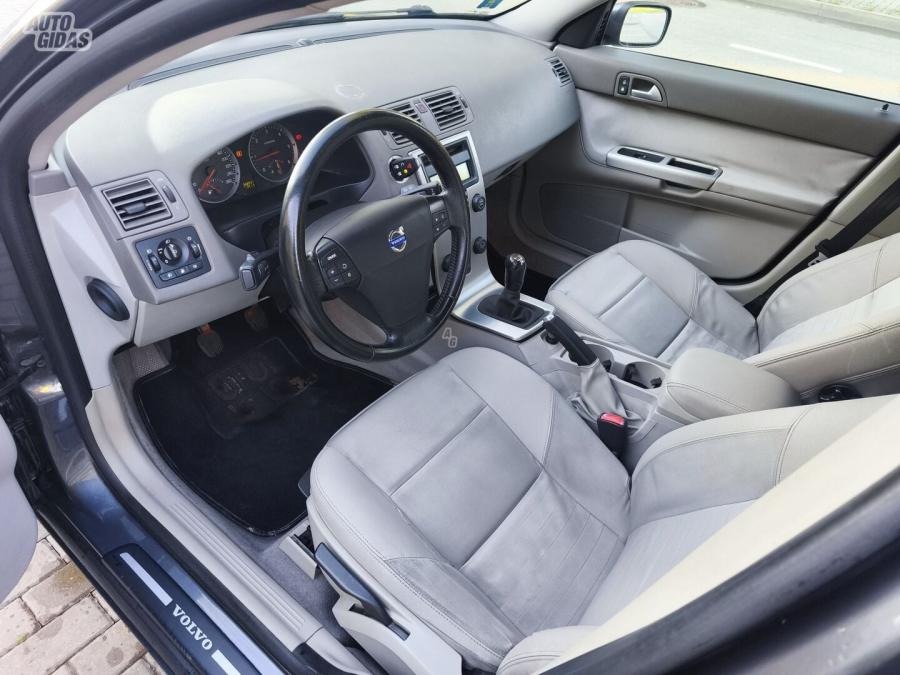 Pelēks Volvo V50 2005 Tauragė, ar dzinēja tilpumu 2.00 L un nobraukumu 368 tūkst. km par 1580 €, foto 10 vietnē AUTOMOTO.COM.LV