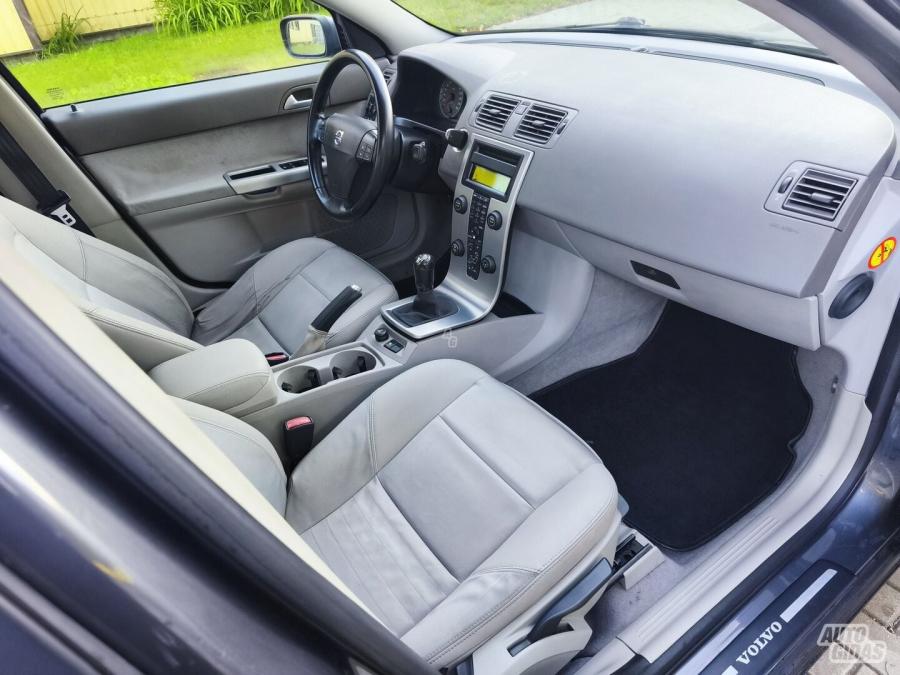 Pelēks Volvo V50 2005 Tauragė, ar dzinēja tilpumu 2.00 L un nobraukumu 368 tūkst. km par 1580 €, foto 11 vietnē AUTOMOTO.COM.LV