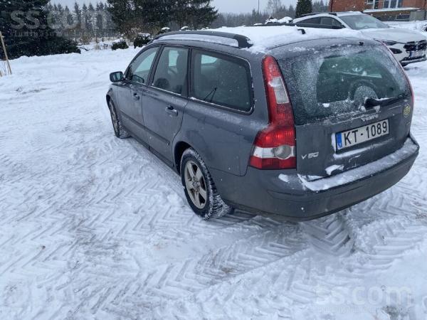 Pelēks Volvo V50 2005 Valmiera, ar dzinēja tilpumu 1.60 L un nobraukumu 312 tūkst. km par 1380 €, foto 1 vietnē AUTOMOTO.COM.LV