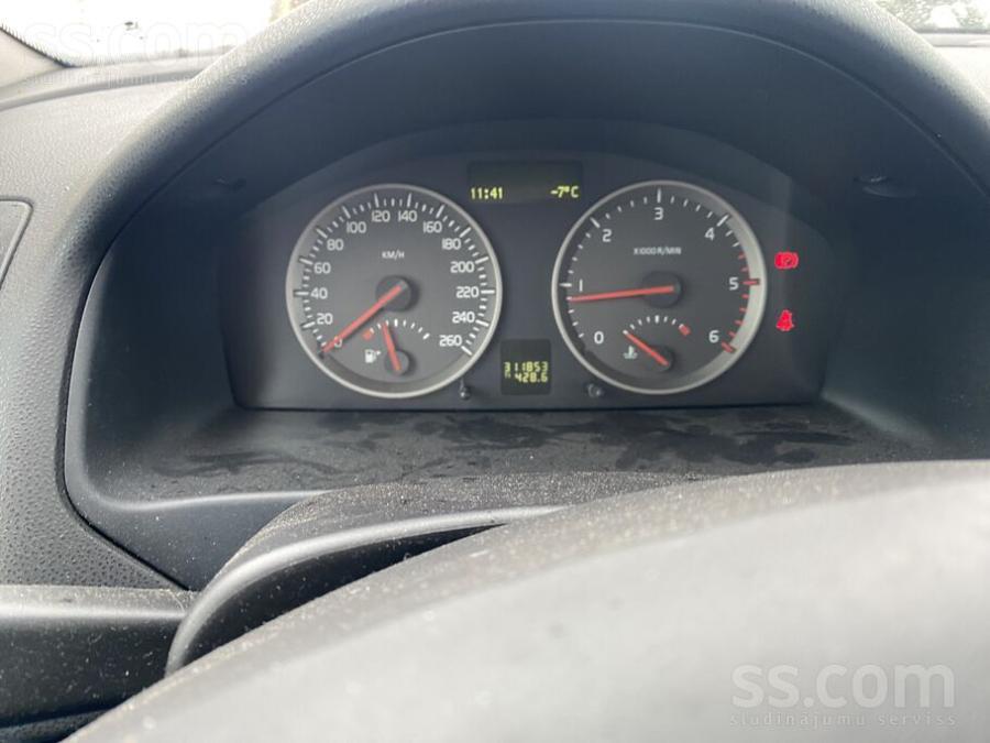 Серый Вольво В50 2005 в Валмиера, объемом двигателя 1.60 л и пробегом 312 тыс. км за 1380 €, фото 9 на AUTOMOTO.COM.LV