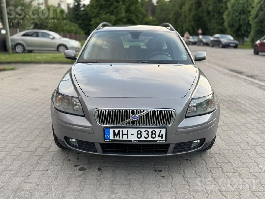 Серый Вольво В50 2005 в Рига, объемом двигателя 2.00 л и пробегом 0 тыс. км за 1950 €, фото 3 на AUTOMOTO.COM.LV