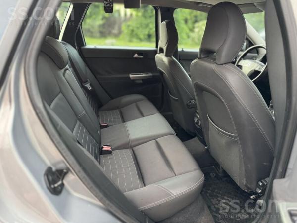 Grey Volvo V50 2005 in Riga, with an engine capacity of 2.00 L and mileage of 0 thousand km for 1950 €, photo 10 on AUTOMOTO.COM.LV