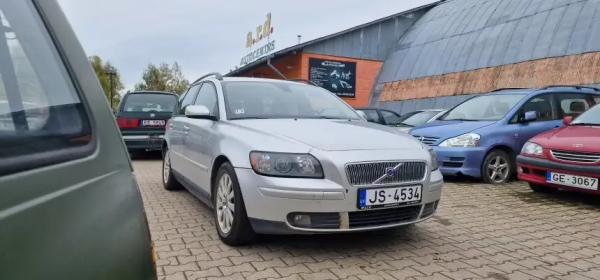 Pelēks Volvo V50 2005 Valmiera, ar dzinēja tilpumu 2.00 L un nobraukumu 414 tūkst. km par 1500 €, foto 1 vietnē AUTOMOTO.COM.LV