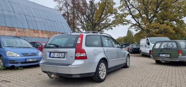Pelēks Volvo V50 2005 Valmiera, ar dzinēja tilpumu 2.00 L un nobraukumu 414 tūkst. km par 1500 €, foto 3 vietnē AUTOMOTO.COM.LV