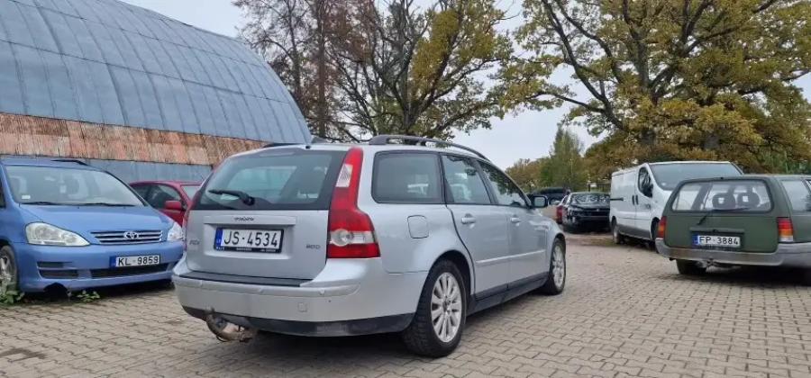 Pelēks Volvo V50 2005 Valmiera, ar dzinēja tilpumu 2.00 L un nobraukumu 414 tūkst. km par 1500 €, foto 4 vietnē AUTOMOTO.COM.LV