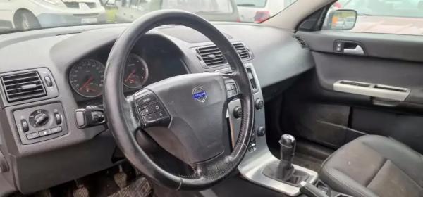 Pelēks Volvo V50 2005 Valmiera, ar dzinēja tilpumu 2.00 L un nobraukumu 414 tūkst. km par 1500 €, foto 10 vietnē AUTOMOTO.COM.LV