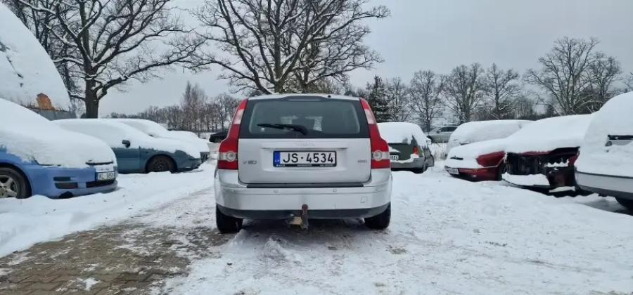 Pelēks Volvo V50 2005 Valmiera, ar dzinēja tilpumu 2.00 L un nobraukumu 415 tūkst. km par 1500 €, foto 5 vietnē AUTOMOTO.COM.LV