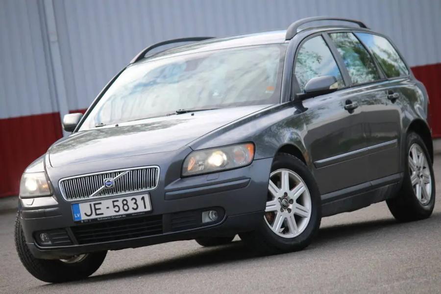 Серый Вольво В50 2005 в Рига, объемом двигателя 2.00 л и пробегом 369 тыс. км за 1490 €, фото 1 на AUTOMOTO.COM.LV