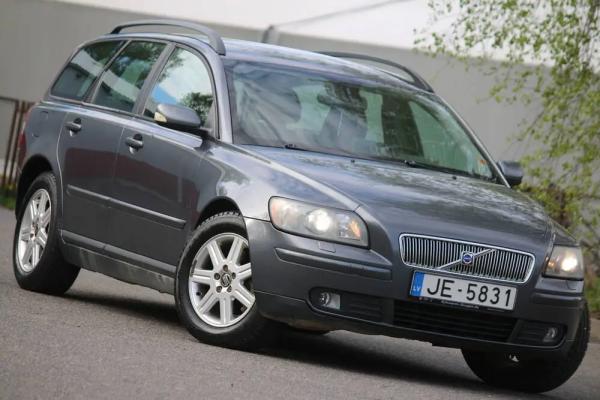 Pelēks Volvo V50 2005 Rīga, ar dzinēja tilpumu 2.00 L un nobraukumu 369 tūkst. km par 1490 €, foto 3 vietnē AUTOMOTO.COM.LV