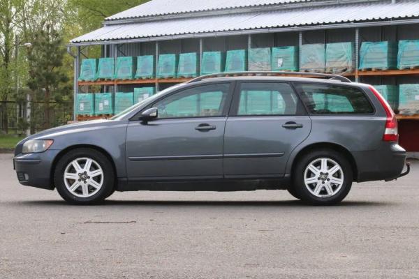 Pelēks Volvo V50 2005 Rīga, ar dzinēja tilpumu 2.00 L un nobraukumu 369 tūkst. km par 1490 €, foto 5 vietnē AUTOMOTO.COM.LV