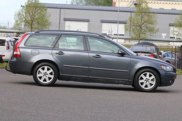 Pelēks Volvo V50 2005 Rīga, ar dzinēja tilpumu 2.00 L un nobraukumu 369 tūkst. km par 1490 €, foto 6 vietnē AUTOMOTO.COM.LV