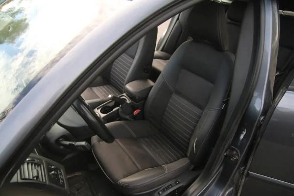 Pelēks Volvo V50 2005 Rīga, ar dzinēja tilpumu 2.00 L un nobraukumu 369 tūkst. km par 1490 €, foto 9 vietnē AUTOMOTO.COM.LV
