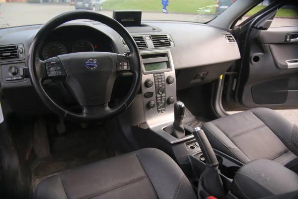 Pelēks Volvo V50 2005 Rīga, ar dzinēja tilpumu 2.00 L un nobraukumu 369 tūkst. km par 1490 €, foto 10 vietnē AUTOMOTO.COM.LV