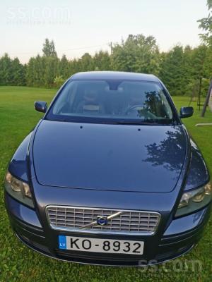 Grey Volvo V50 2005 in Riga, with an engine capacity of 2.00 L and mileage of 279 thousand km for 2550 €, photo 3 on AUTOMOTO.COM.LV
