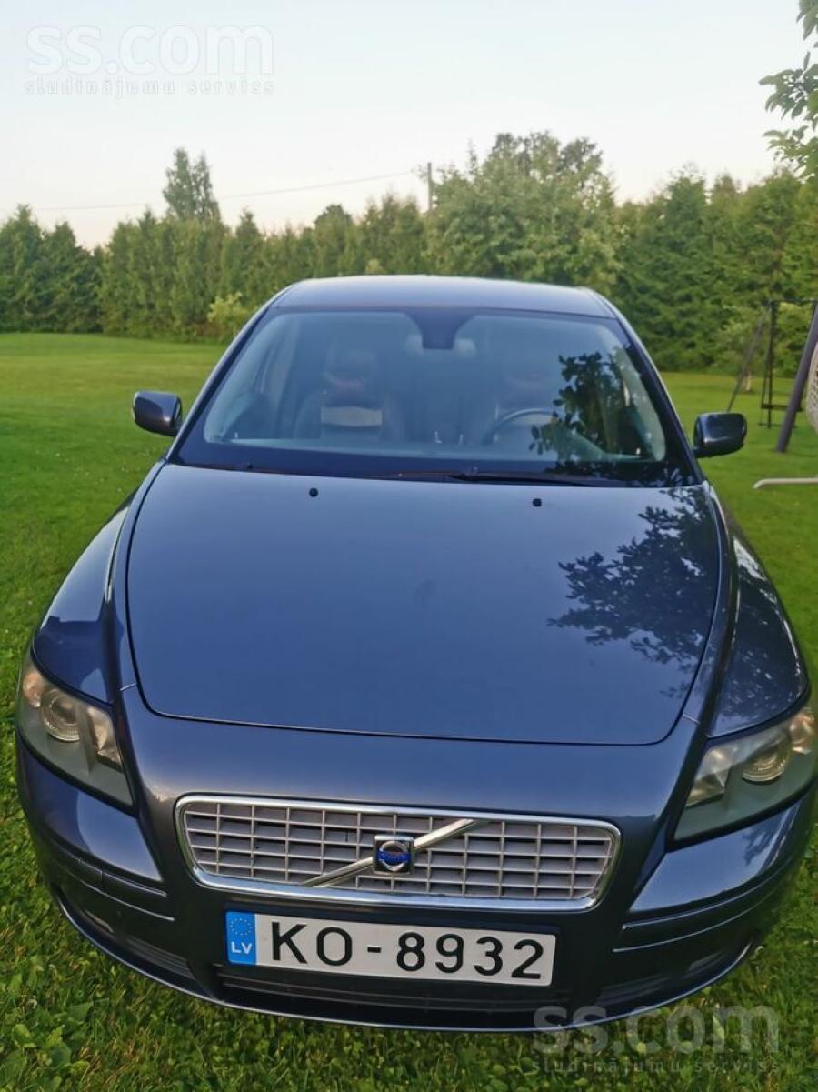 Grey Volvo V50 2005 in Riga, with an engine capacity of 2.00 L and mileage of 279 thousand km for 2550 €, photo 3 on AUTOMOTO.COM.LV