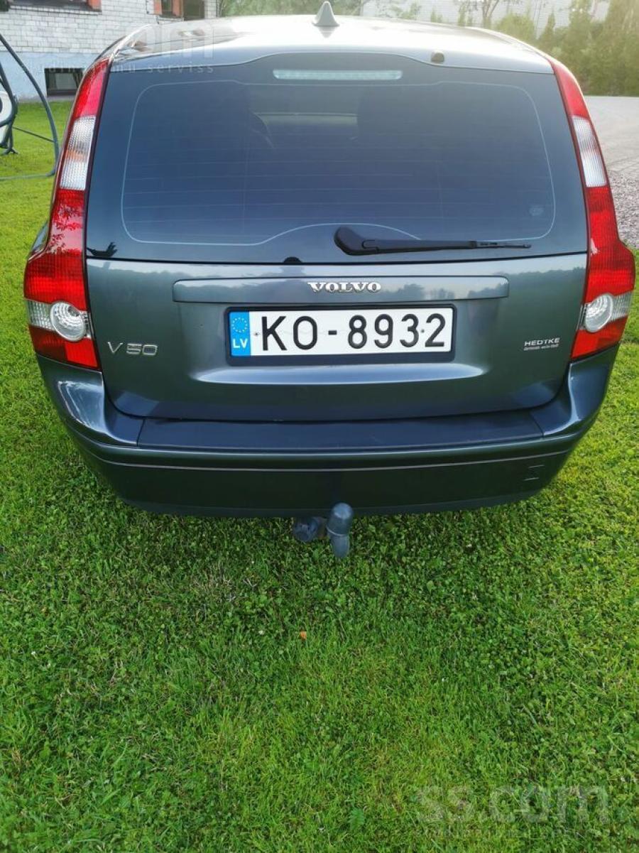 Grey Volvo V50 2005 in Riga, with an engine capacity of 2.00 L and mileage of 279 thousand km for 2550 €, photo 4 on AUTOMOTO.COM.LV