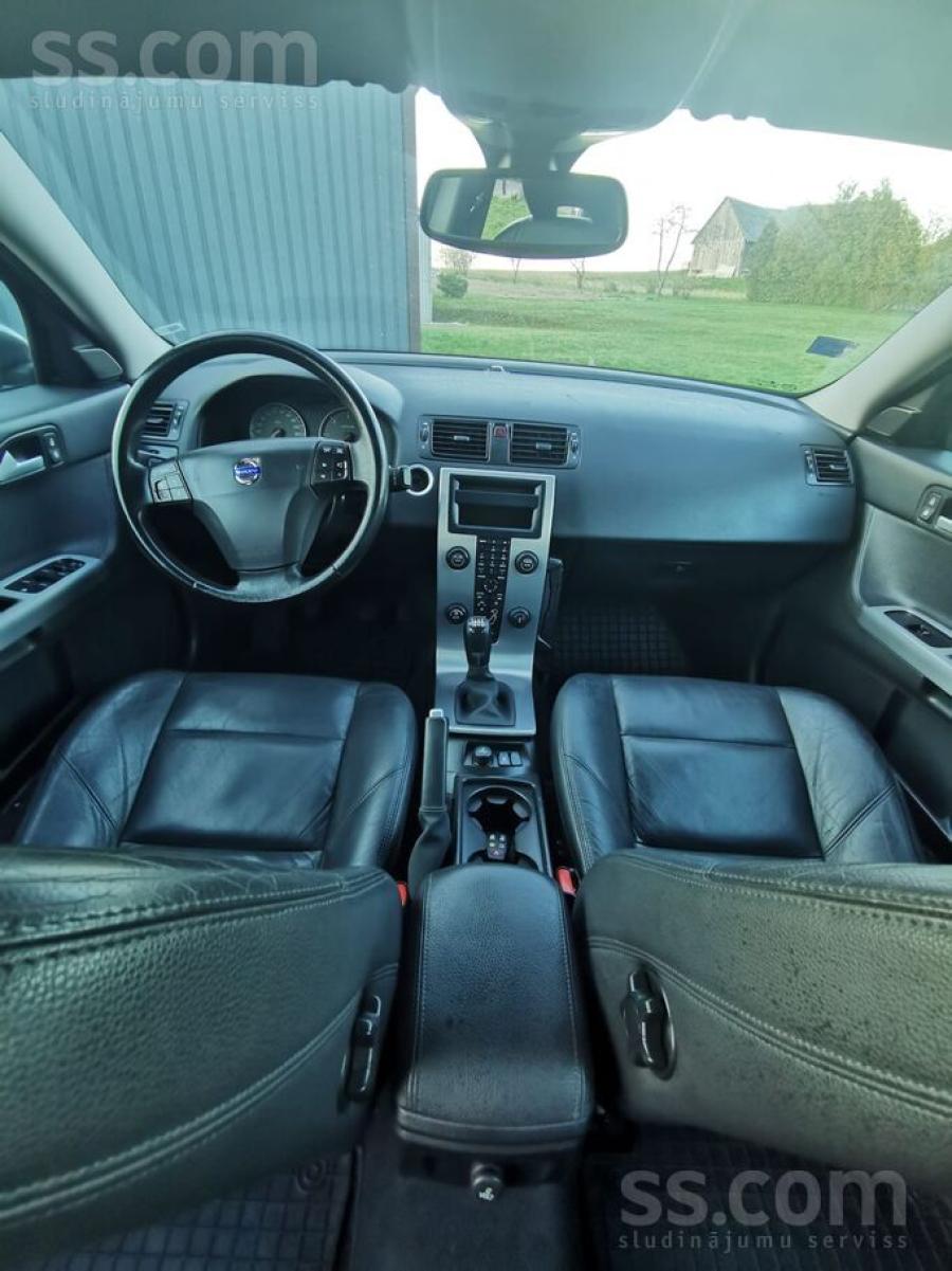 Grey Volvo V50 2005 in Riga, with an engine capacity of 2.00 L and mileage of 279 thousand km for 2550 €, photo 5 on AUTOMOTO.COM.LV