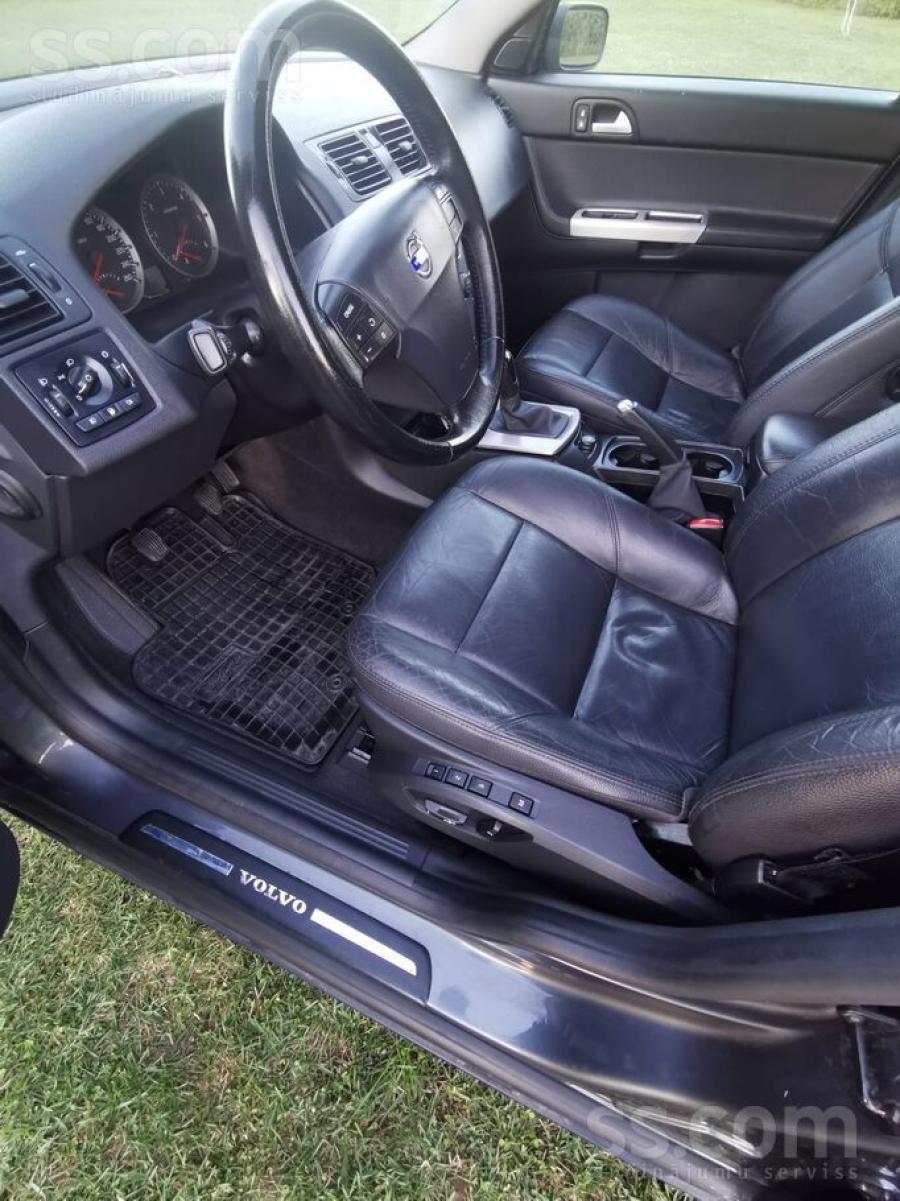 Grey Volvo V50 2005 in Riga, with an engine capacity of 2.00 L and mileage of 279 thousand km for 2550 €, photo 7 on AUTOMOTO.COM.LV