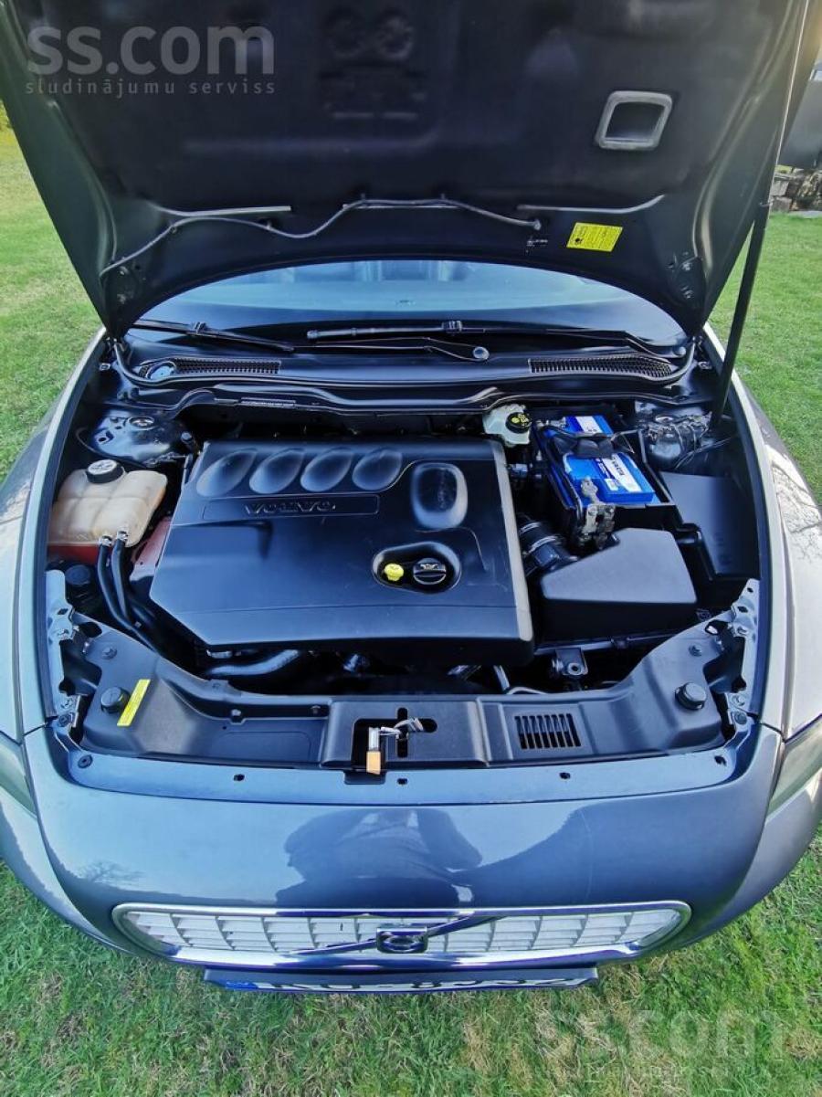 Grey Volvo V50 2005 in Riga, with an engine capacity of 2.00 L and mileage of 279 thousand km for 2550 €, photo 10 on AUTOMOTO.COM.LV