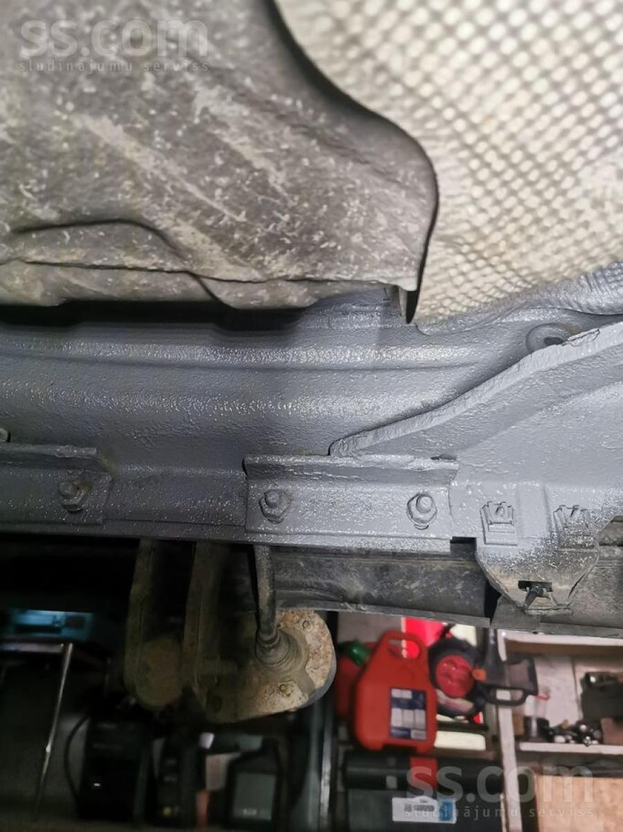 Grey Volvo V50 2005 in Riga, with an engine capacity of 2.00 L and mileage of 279 thousand km for 2550 €, photo 13 on AUTOMOTO.COM.LV