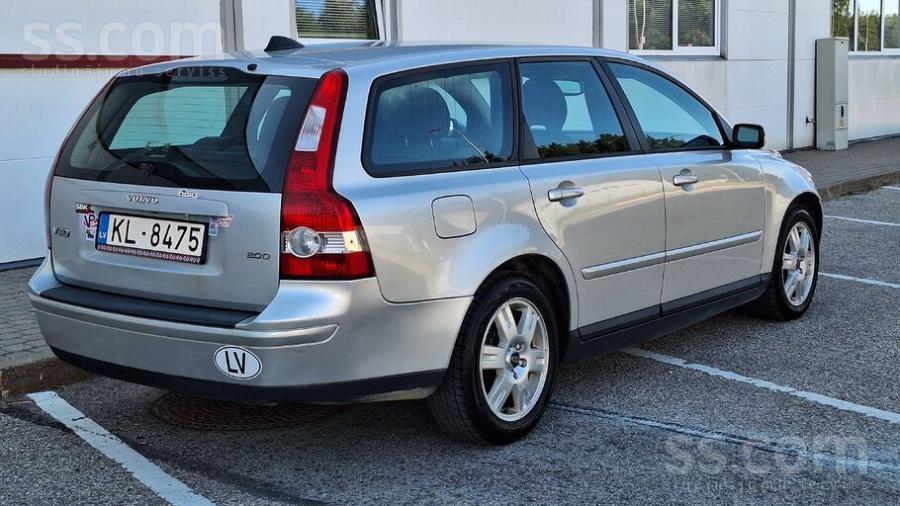 Pelēks Volvo V50 2005 Rīga, ar dzinēja tilpumu 2.00 L un nobraukumu 379 tūkst. km par 1200 €, foto 4 vietnē AUTOMOTO.COM.LV