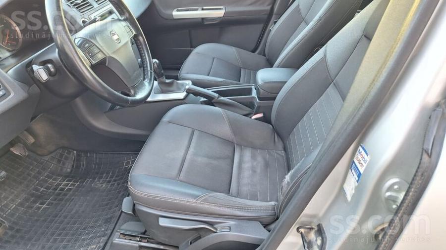 Pelēks Volvo V50 2005 Rīga, ar dzinēja tilpumu 2.00 L un nobraukumu 379 tūkst. km par 1200 €, foto 11 vietnē AUTOMOTO.COM.LV