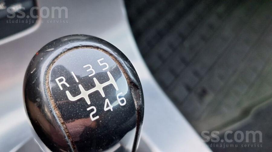 Pelēks Volvo V50 2005 Rīga, ar dzinēja tilpumu 2.00 L un nobraukumu 379 tūkst. km par 1200 €, foto 19 vietnē AUTOMOTO.COM.LV