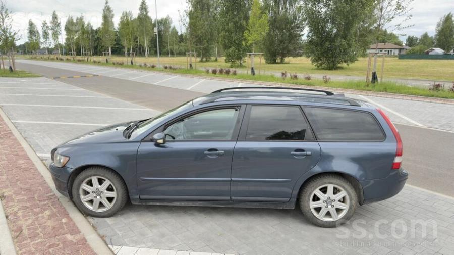 Pelēks Volvo V50 2005 Rīga, ar dzinēja tilpumu 2.00 L un nobraukumu 381 tūkst. km par 1950 €, foto 3 vietnē AUTOMOTO.COM.LV