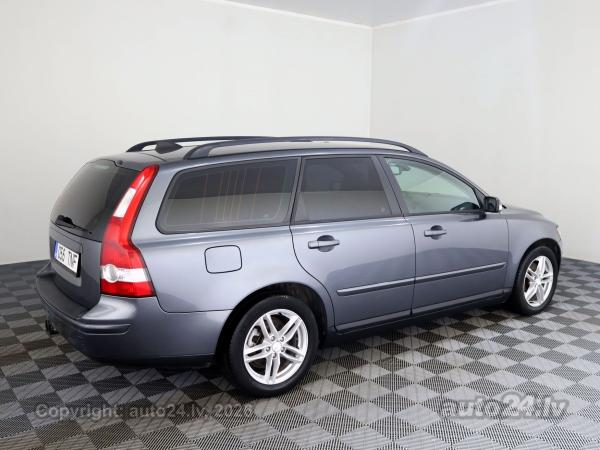 Grey Volvo V50 2005 in Tallinn, with an engine capacity of 2.00 L and mileage of 222 thousand km for 1699 €, photo 3 on AUTOMOTO.COM.LV