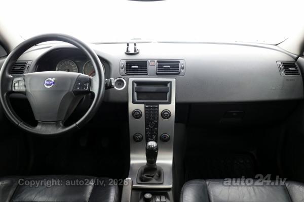 Grey Volvo V50 2005 in Tallinn, with an engine capacity of 2.00 L and mileage of 222 thousand km for 1699 €, photo 5 on AUTOMOTO.COM.LV
