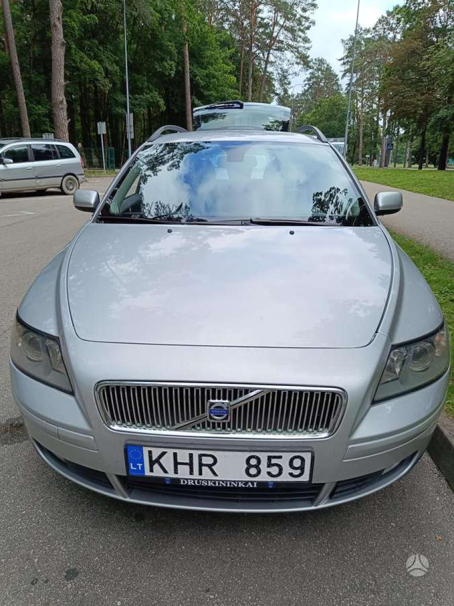 Grey Volvo V50 2005 in Druskininkai, with an engine capacity of 1.56 L and mileage of 387 thousand km for 1450 €, photo 3 on AUTOMOTO.COM.LV