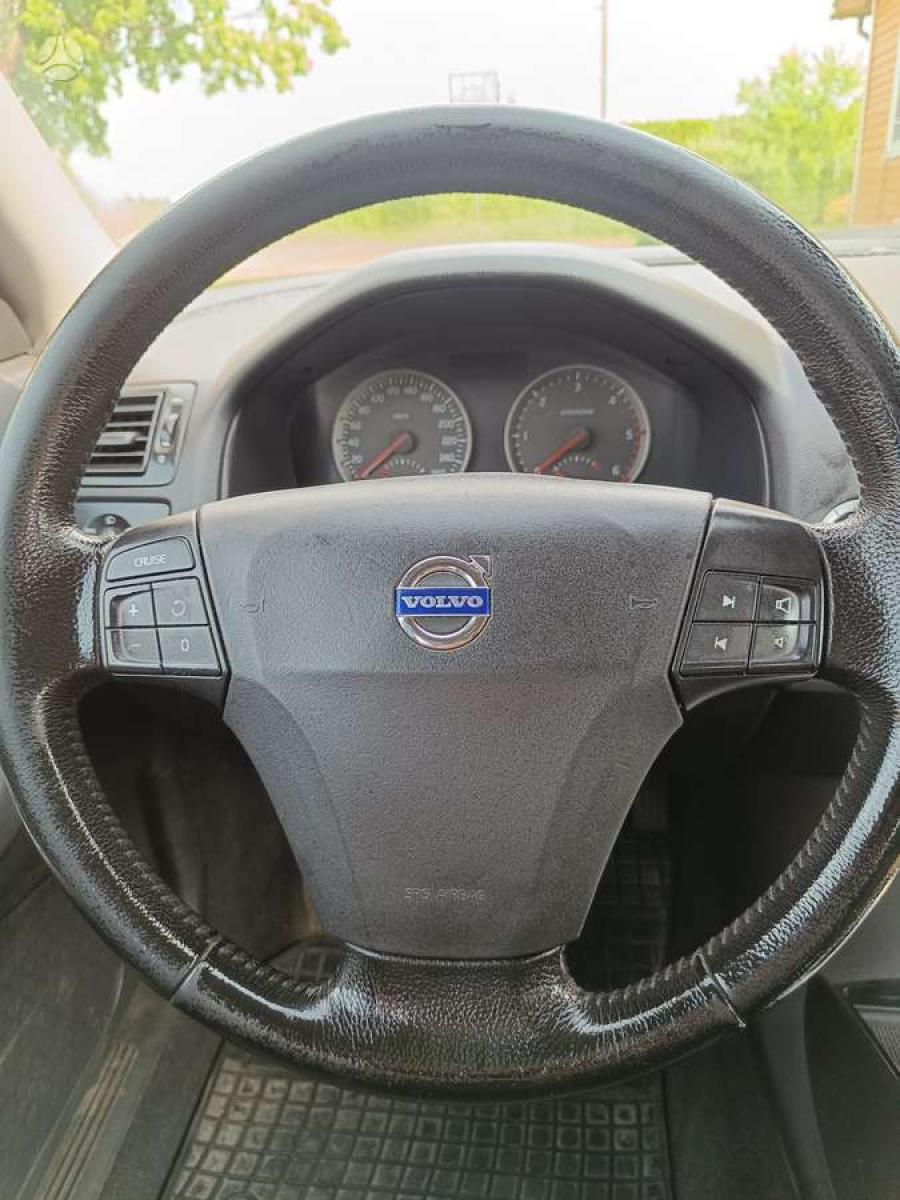 Grey Volvo V50 2005 in Druskininkai, with an engine capacity of 1.56 L and mileage of 387 thousand km for 1450 €, photo 18 on AUTOMOTO.COM.LV