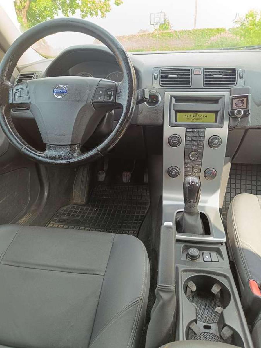 Grey Volvo V50 2005 in Druskininkai, with an engine capacity of 1.56 L and mileage of 387 thousand km for 1450 €, photo 19 on AUTOMOTO.COM.LV