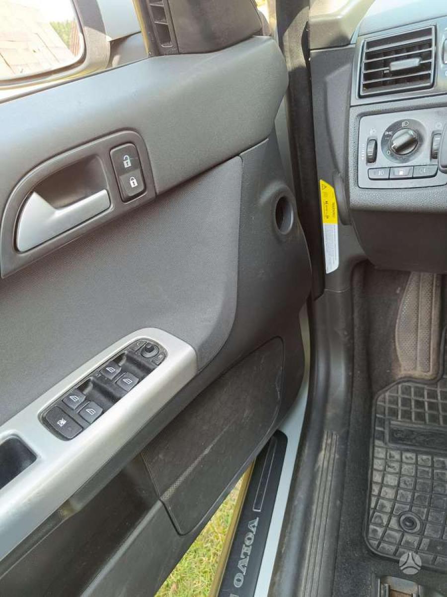 Grey Volvo V50 2005 in Druskininkai, with an engine capacity of 1.56 L and mileage of 387 thousand km for 1450 €, photo 25 on AUTOMOTO.COM.LV