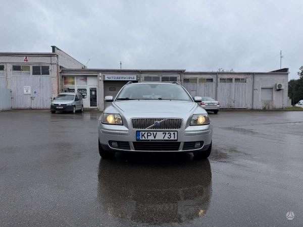 Pelēks Volvo V50 2005 Kauņa, ar dzinēja tilpumu 2.00 L un nobraukumu 280 tūkst. km par 1450 €, foto 2 vietnē AUTOMOTO.COM.LV