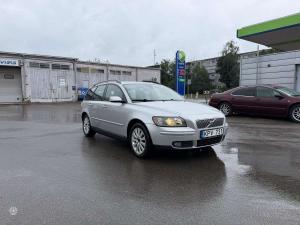 Grey Volvo V50 2005 in Kaunas, with an engine capacity of 2.00 L and mileage of 280 thousand km for 1450 €, photo 4 on AUTOMOTO.COM.LV