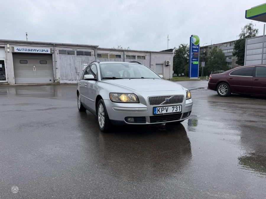 Grey Volvo V50 2005 in Kaunas, with an engine capacity of 2.00 L and mileage of 280 thousand km for 1450 €, photo 5 on AUTOMOTO.COM.LV