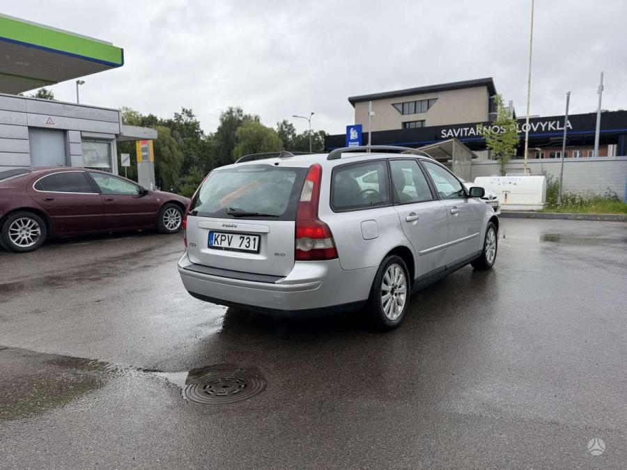 Grey Volvo V50 2005 in Kaunas, with an engine capacity of 2.00 L and mileage of 280 thousand km for 1450 €, photo 6 on AUTOMOTO.COM.LV
