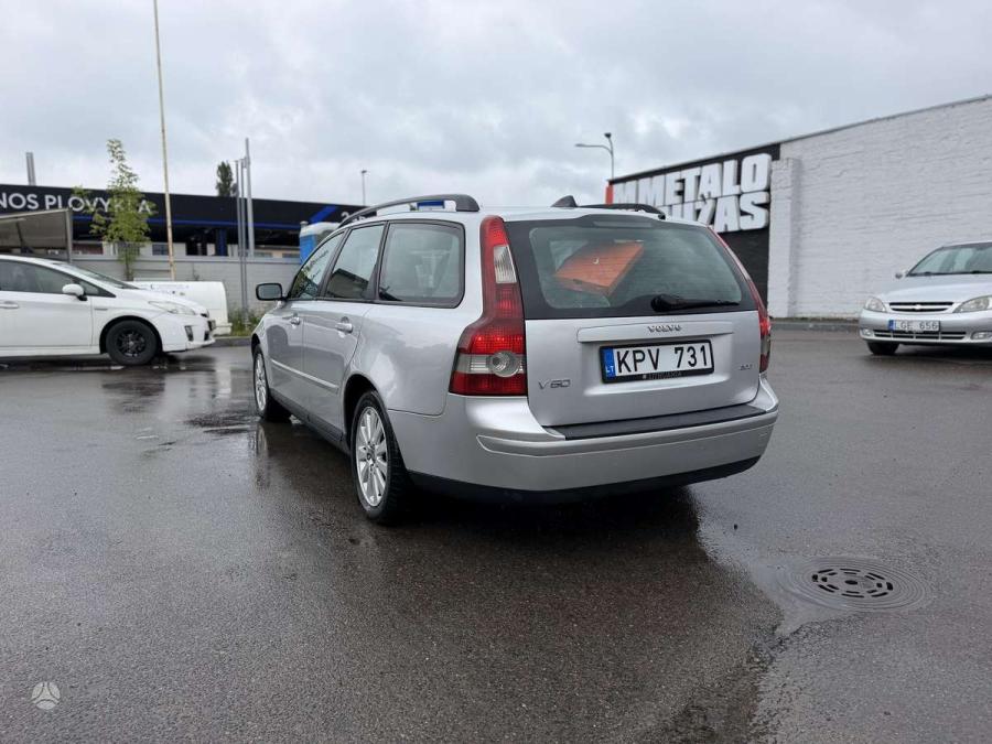 Grey Volvo V50 2005 in Kaunas, with an engine capacity of 2.00 L and mileage of 280 thousand km for 1450 €, photo 8 on AUTOMOTO.COM.LV