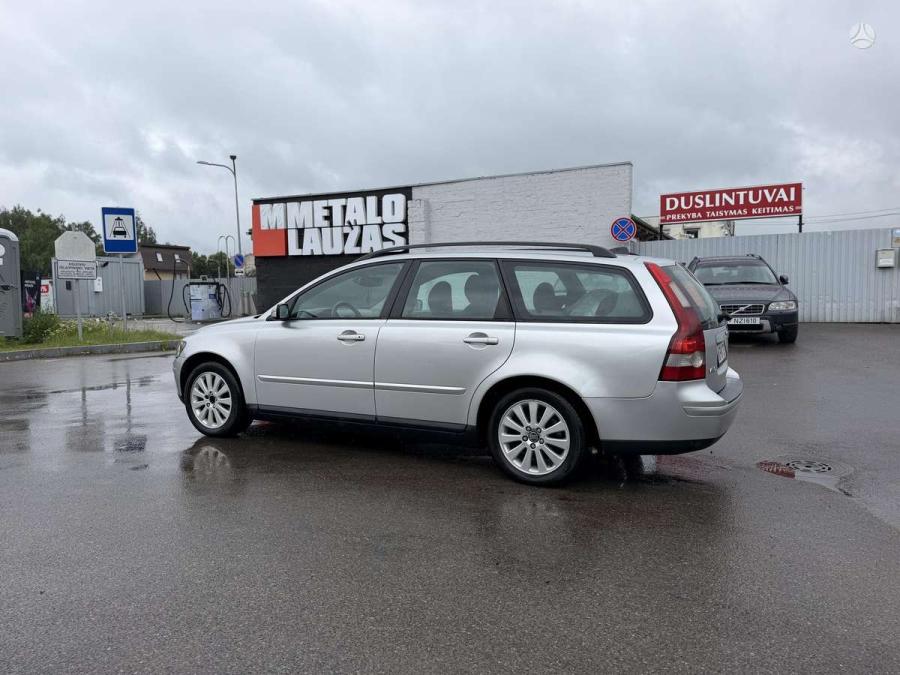 Grey Volvo V50 2005 in Kaunas, with an engine capacity of 2.00 L and mileage of 280 thousand km for 1450 €, photo 9 on AUTOMOTO.COM.LV