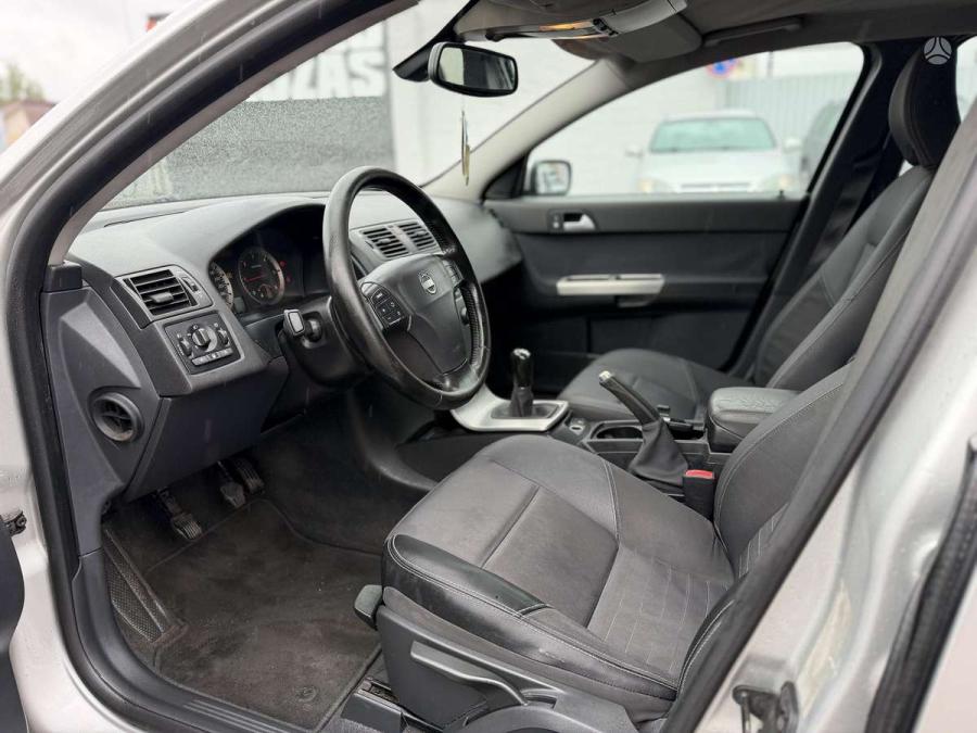 Grey Volvo V50 2005 in Kaunas, with an engine capacity of 2.00 L and mileage of 280 thousand km for 1450 €, photo 11 on AUTOMOTO.COM.LV