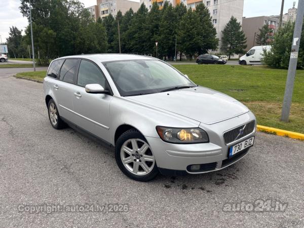Pelēks Volvo V50 2005 Tallina, ar dzinēja tilpumu 1.60 L un nobraukumu 349 tūkst. km par 999 €, foto 1 vietnē AUTOMOTO.COM.LV