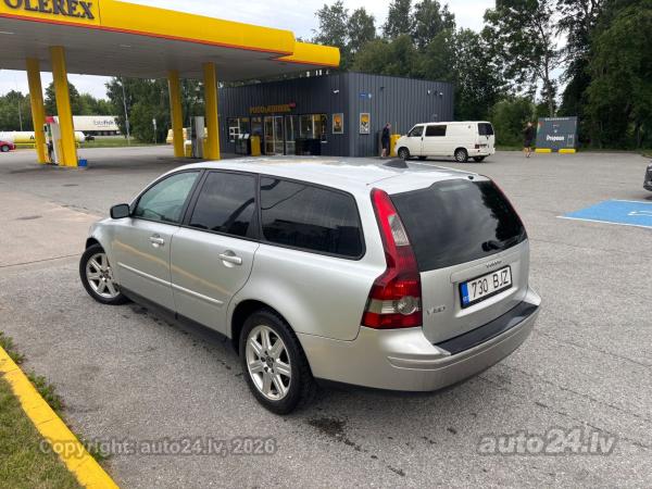 Pelēks Volvo V50 2005 Tallina, ar dzinēja tilpumu 1.60 L un nobraukumu 349 tūkst. km par 999 €, foto 2 vietnē AUTOMOTO.COM.LV